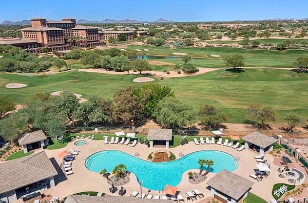 Spacious Top Floor View: Golf, Shop, Dine》walkable - Phoenix, AZ