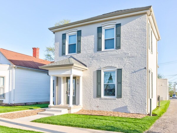 Cozy 1-bedroom Retreat ~ New Remodel, Fast Wi-fi - Columbus, IN