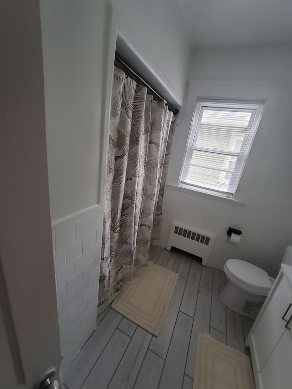 Cozy 2-bedroom Apartment In Serene Providence With Wifi, Ac - Providence, RI