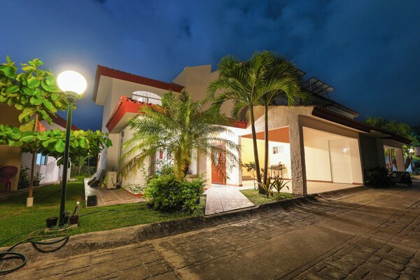 Spacious 4 Bedroom House In Enchanting Nuevo Vallarta With Pool, Nearby Beach - Nuevo Vallarta