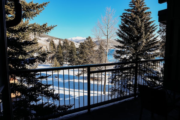 Lakefront Retreat - Cozy Condo For Year-round Fun! - Dillon, CO