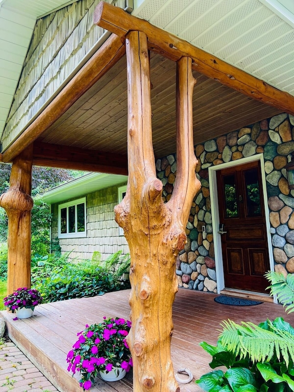 Boardman Monarch!  Upscale River Lodge!  Hot Tub!  Fireplace! - Traverse City, MI