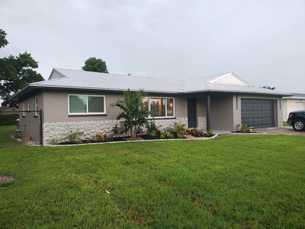 Cozy Cape Casa - Amazing 3/2 Home That Sleeps 8 In Convenient Yacht Basin - Cape Coral, FL