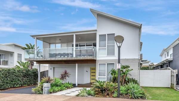 Bombora Beach House At Caves Beach Villas - 뉴캐슬