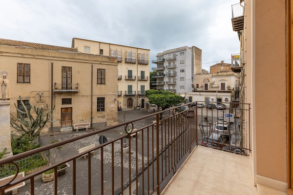 Habitación 'Al Duomo - Camera King' Con Terraza Compartida, Wi-fi Y Aire Acondicionado. - Licata