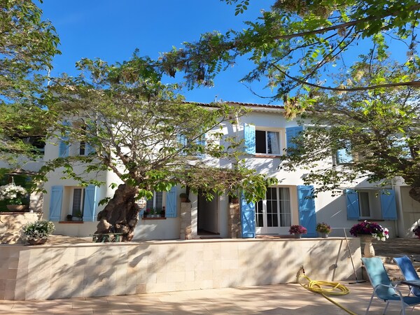 Villa 'La Naronne' Mit Bergblick, Privatem Pool Und Wi-fi - Bandol