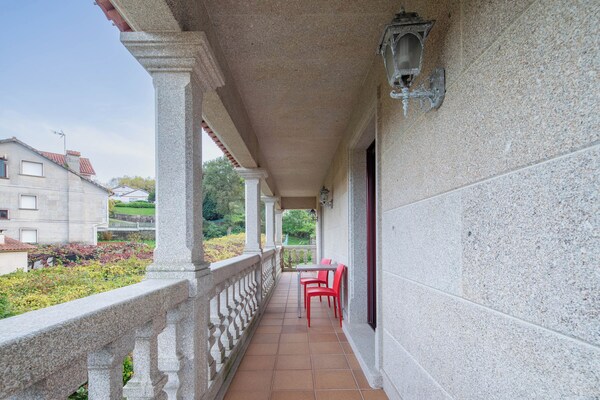 Apartment 'Apartamento 12' With Shared Pool, Private Terrace And Wi-fi - Vigo