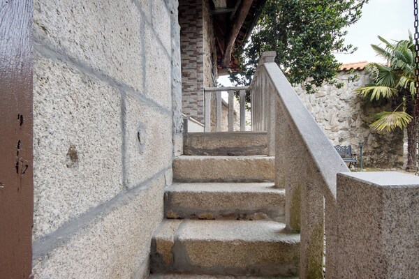 Room 'Quarto 4 - Gojim Casa Rural' With Mountain View, Wi-fi And Air Conditioning - Armamar