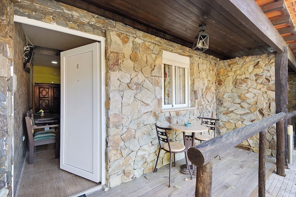 Room 'Quarto 8 - Gojim Casa Rural' With Mountain View, Shared Pool And Wi-fi - Douro