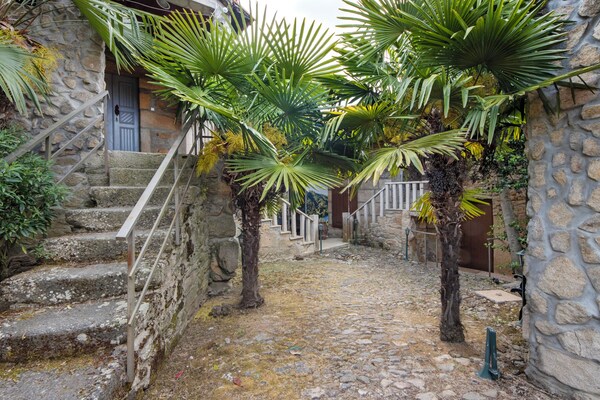 Room 'Quarto 1 - Gojim Casa Rural' With Mountain View, Wi-fi And Air Conditioning - Armamar