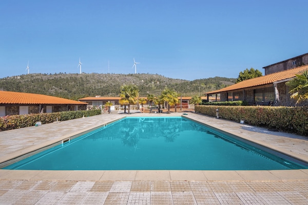 Room 'Quarto 2 - Gojim Casa Rural' With Mountain View, Shared Pool And Wi-fi - Portugal