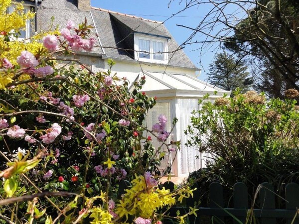 Maison De Vacances 'Gite La Lande Cote De Granit' Avec Terrasse Privée, Jardin Privé Et Wi-fi - Lannion