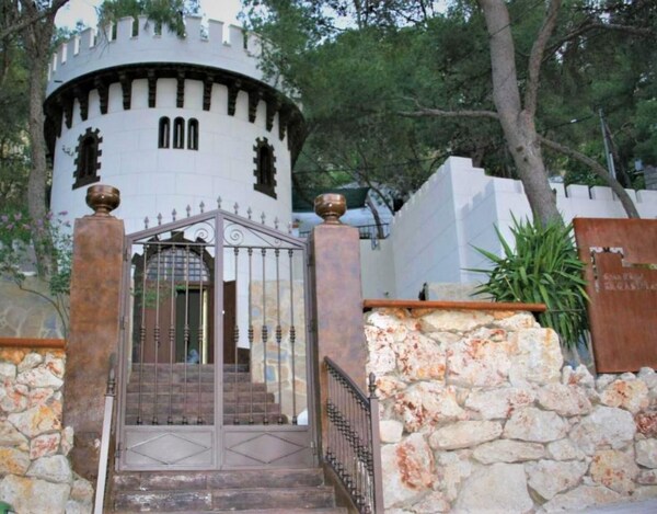 Casa Rural 'Casa Rural El Castillico' Con Vistas A La Montaña, Piscina Privada Y Wi-fi - Yecla