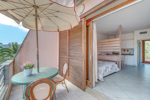 Studio Apartment 'Monolocale Dolores' With Shared Pool, Wi-fi And Air Conditioning - Elba
