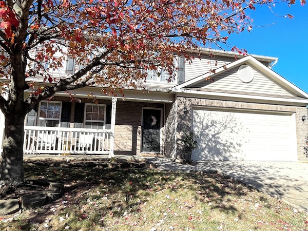 Spacious Getaway For Big Groups, Fun Vibes, Just 10 Mins To Lucas Oil Stadium! - Greenwood, IN