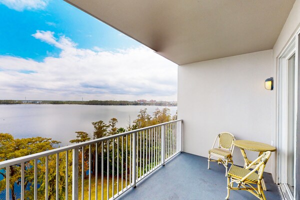 Lakefront Retreat Near Attractions With Lake View, Ac, Wifi, Pool, Hot Tub & Gym - Orlando, FL