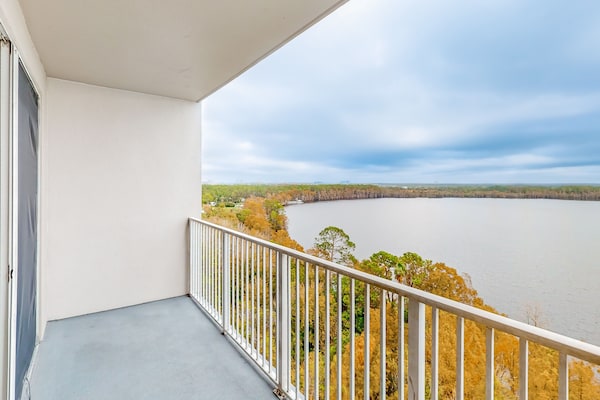Lovely Lakefront Condo With Lake View, Kitchen, Pool & Hot Tub Near Attractions - Lake Buena Vista