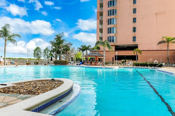 Relaxing Lakefront Condo With Lake View, Kitchen, Ac, Pool, Hot Tub & Gym - Lake Buena Vista, FL