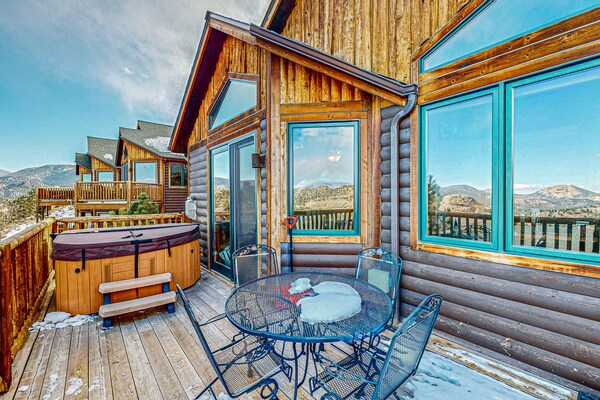 Conveniently Located Condo With Private Hot Tub & Great Views - Estes Park, CO