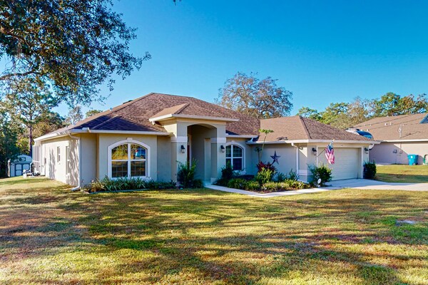 Family And Dog Friendly Retreat With Private Pool, Game Room, Wifi And Ac - Spring Hill, FL