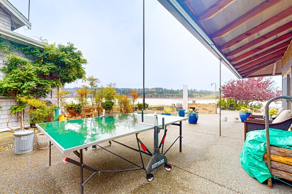 Stunning Waterfront Home, W/ Private Hot Tub, Private Swimming Area, & Fire Pit! - Lynnwood, WA