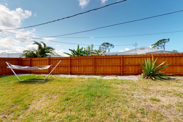 Spacious Home With Enclosed Pool And Patio And Near Attractions - Venice, FL