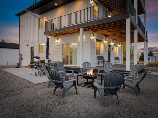 Private Hot Tub! Game Room! Fire Pit! Pizza Oven! Sleeps 19! - 加登