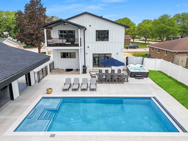 Sgb  Penthouse - 7 Bedroom 6 Bath - グリーン・ベイ, WI