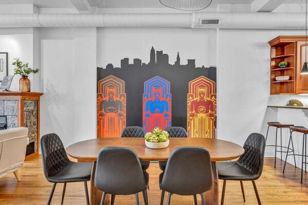 Lofts On E4th | Walk To Sports | 2kings + Sleeps 8 - Cleveland, OH