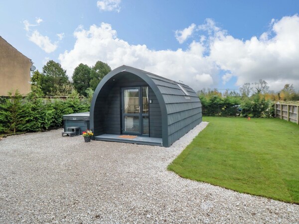 Bumblebee Glamping Pod, Pet Friendly, With Hot Tub In Thornton Dale - Thornton Dale