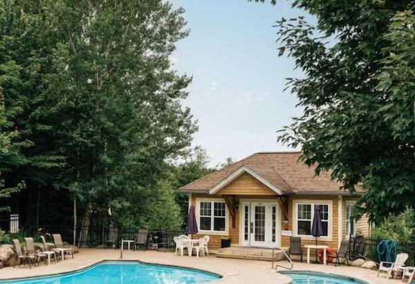 Hiking, Beach & Pool Access  Mont-blanc | Le Loup - Laurentides