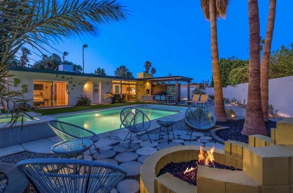 Atomic Sun-soaked Pad - Palm Springs, CA