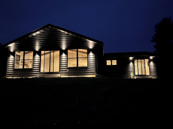 Modern Lake Home: Family Fun & Memorable Getaway! - Fox Lake, WI