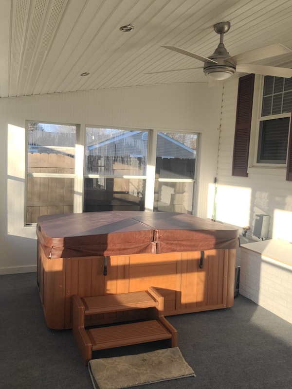 Spacious 4-bedroom 2 Bath In Central Wilmington.\nwith Hot Tub. - Cowan Lake State Park, Wilmington