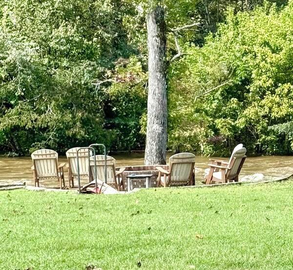 Cozy Condo On River/minutes To Great Smokey Mts/tubing/biking/hiking Trails - Townsend, TN