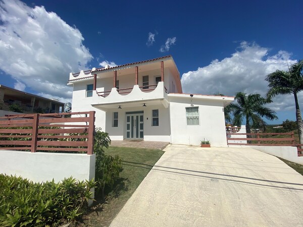 Luxurious 6-bedroom Villa With Pool, Ac, Wifi, Panoramic View In Charming Rincon - Aguada