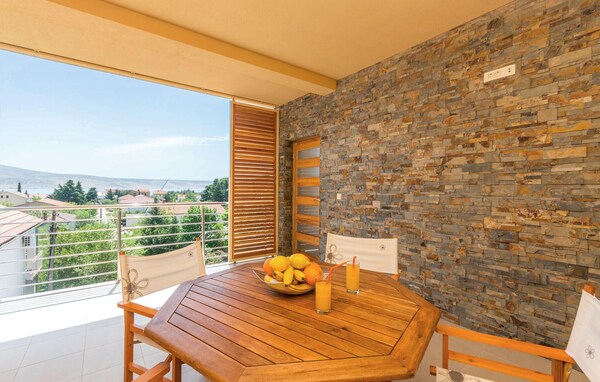 Cozy Apartment In Starigrad Paklenica - Starigrad
