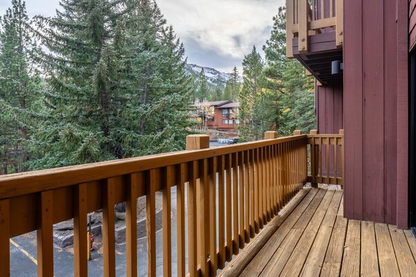 Mammoth Ski& Racquet Club A #1 - 2 Bed 2 Bath Nearly Ski In Ski Out! Mountain Views! - 맘모스 레이크스