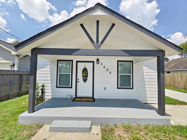 Houston Cozy Retreat - Med Center/dt/ngr - Sleeps 10 - Houston, TX