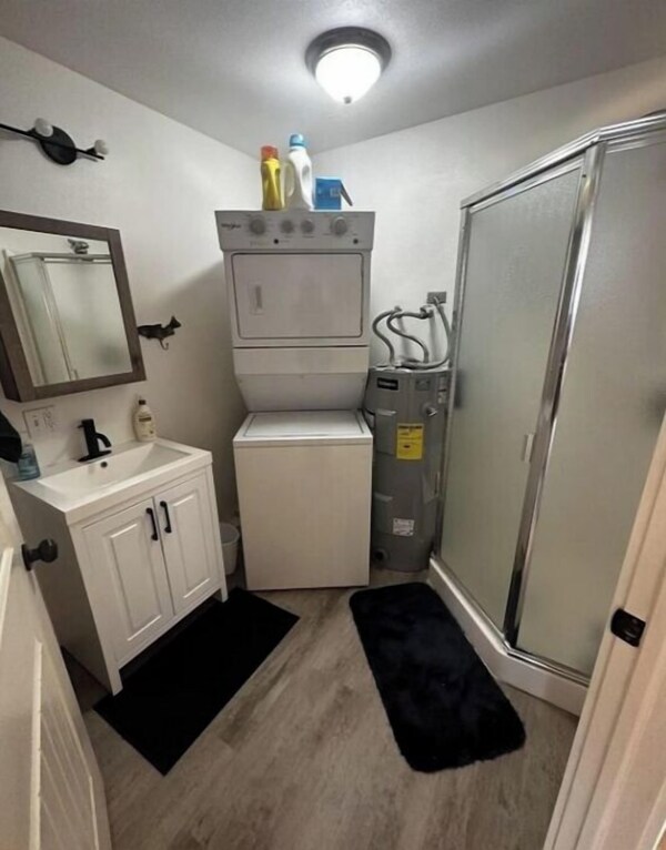 Spacious 3-bedroom Apartment In Beautiful Downtown Ketchikan - Ketchikan, AK