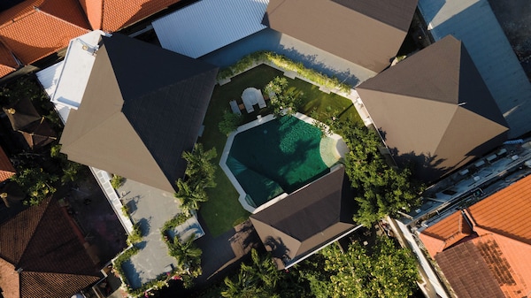 Villa Lenu Seminyak 5bed Villa Across From Beach And Next To Shops Restaurants - Seminyak