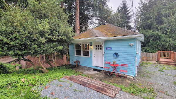 Beautiful Cottage On Lake & Creek\n - Sedro-Woolley, WA