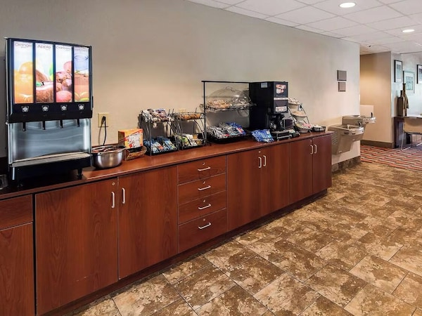 Perfect Morgantown Base - Your Comfortable Room Awaits | Free Breakfast - Morgantown, WV
