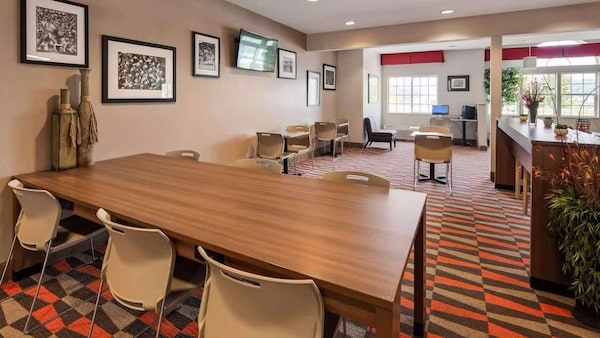 Vibrant Morgantown Living - A Modern Stay For You | 4 Rooms W/ Free Parking - Morgantown, WV