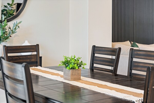 Family Disney Getaway - 4 Bed 4 Bath /W Pool - Sleeps Up To 12! - Santa Ana, CA