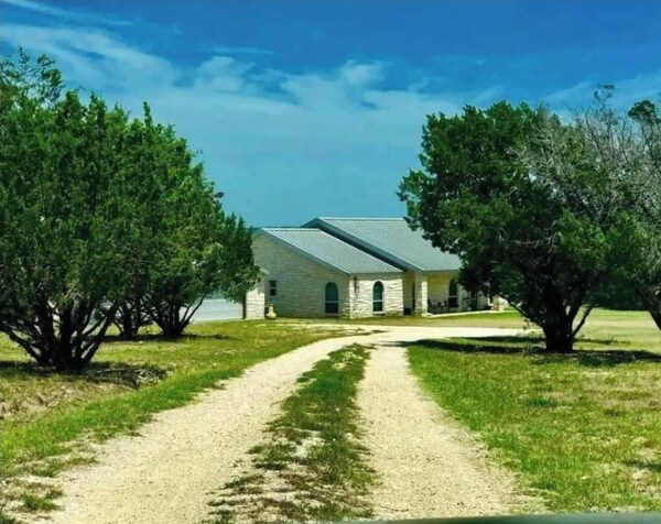 Cedar Creek Ranch In Salado, Texas - Salado, TX