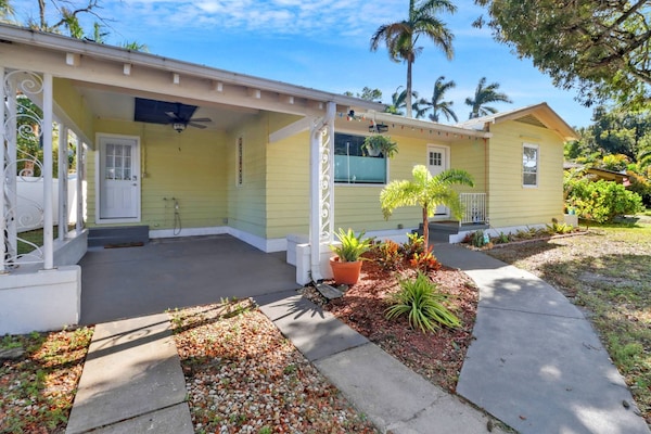 Historic Edison Park Area, Close To Downtown Fort Myers! Over $125 Of Free Daily Activities! - Fort Myers, FL