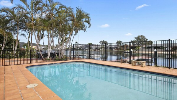 Free Night Stay This Winter> Waterfront - Australian Reptile Park, Somersby