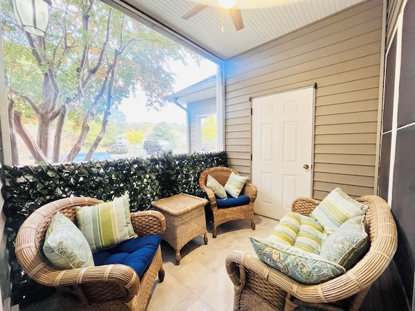 Cute 1st Floor Condo With Screened Porch & Community Pool! - Lewes, DE