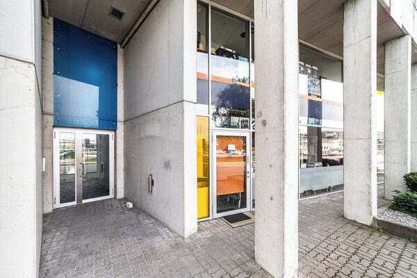 Top Floor Near Ferry Terminal. Free Parking. - Talín